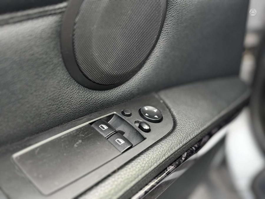 Grey BMW 325 2009 in Marijampole, with an engine capacity of 2.99 L and mileage of 225 thousand km for 6500 €, photo 10 on AUTOMOTO.COM.LV