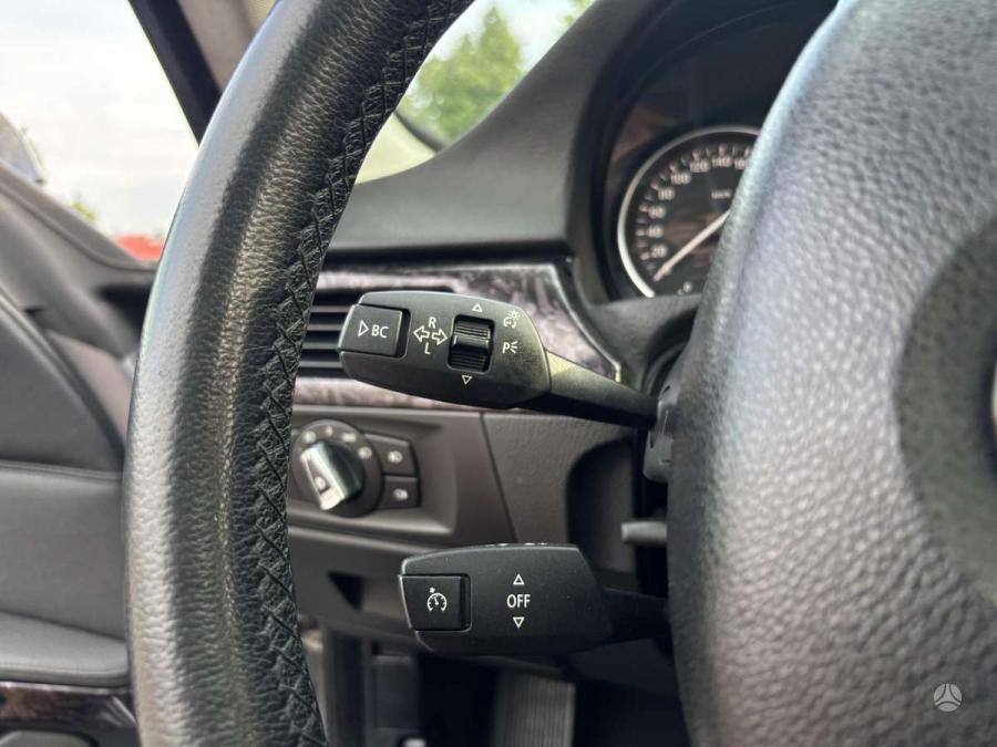 Grey BMW 325 2009 in Marijampole, with an engine capacity of 2.99 L and mileage of 225 thousand km for 6500 €, photo 11 on AUTOMOTO.COM.LV