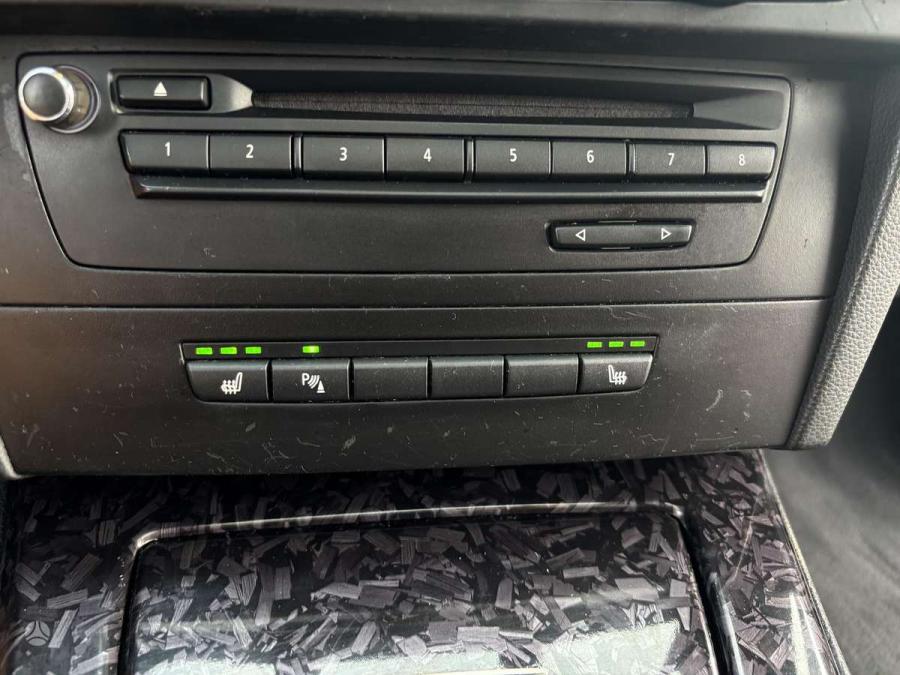 Grey BMW 325 2009 in Marijampole, with an engine capacity of 2.99 L and mileage of 225 thousand km for 6500 €, photo 14 on AUTOMOTO.COM.LV