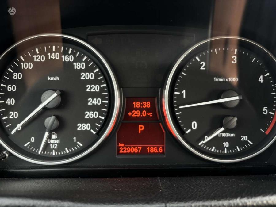 Grey BMW 325 2009 in Marijampole, with an engine capacity of 2.99 L and mileage of 225 thousand km for 6500 €, photo 19 on AUTOMOTO.COM.LV