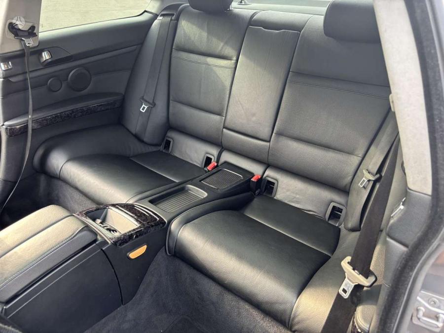 Grey BMW 325 2009 in Marijampole, with an engine capacity of 2.99 L and mileage of 225 thousand km for 6500 €, photo 21 on AUTOMOTO.COM.LV