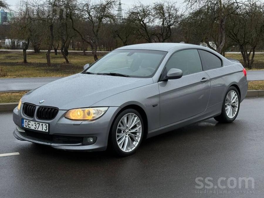 Grey BMW 325 2010 in Riga, with an engine capacity of 3.00 L and mileage of 310 thousand km for 7500 €, photo 1 on AUTOMOTO.COM.LV