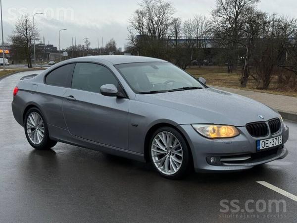 Grey BMW 325 2010 in Riga, with an engine capacity of 3.00 L and mileage of 310 thousand km for 7500 €, photo 2 on AUTOMOTO.COM.LV