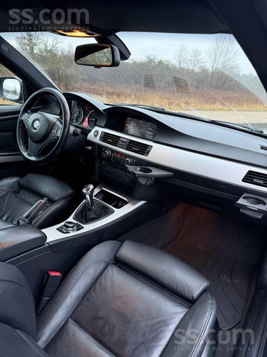 Grey BMW 325 2010 in Riga, with an engine capacity of 3.00 L and mileage of 310 thousand km for 7500 €, photo 7 on AUTOMOTO.COM.LV