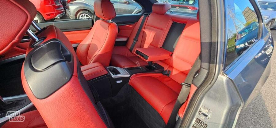 Grey BMW 325 2010 in Kaunas, with an engine capacity of 3.00 L and mileage of 422 thousand km for 7450 €, photo 7 on AUTOMOTO.COM.LV