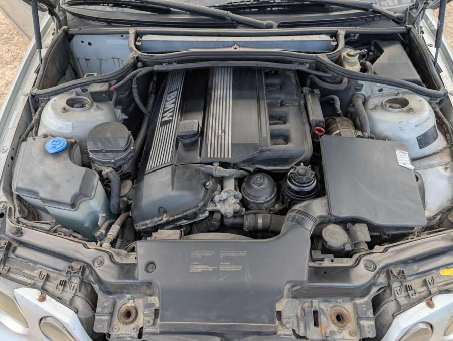 Grey BMW 325 2002 in Kaunas, with an engine capacity of 2.49 L and mileage of 341 thousand km for 3600 €, photo 8 on AUTOMOTO.COM.LV