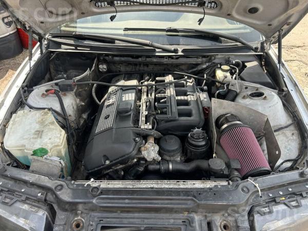 Pelēks BMW 325 2000 Rīga, ar dzinēja tilpumu 2.50 L un nobraukumu 286 tūkst. km par 1700 €, foto 5 vietnē AUTOMOTO.COM.LV