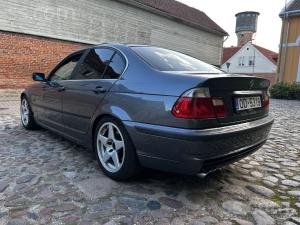 Grey BMW 325 2001 in Kuldiga, with an engine capacity of 2.50 L and mileage of 289 thousand km for 4150 €, photo 3 on AUTOMOTO.COM.LV