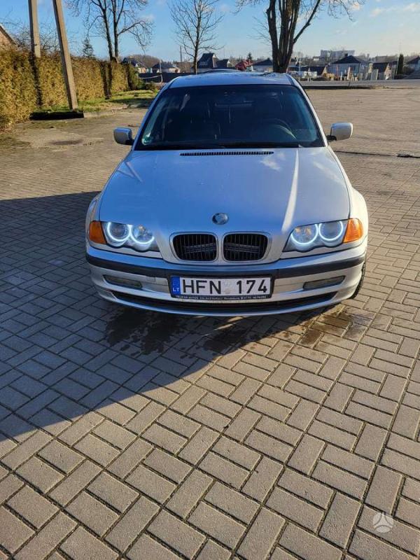 Grey BMW 325 2004 in Taurage, with an engine capacity of 0.00 L and mileage of 197 thousand km for 1900 €, photo 1 on AUTOMOTO.COM.LV