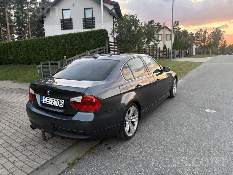 Grey BMW 325 2004 in Riga, with an engine capacity of 2.50 L and mileage of 278 thousand km for 4500 €, photo 1 on AUTOMOTO.COM.LV