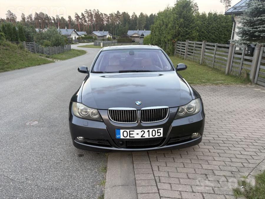 Grey BMW 325 2004 in Riga, with an engine capacity of 2.50 L and mileage of 278 thousand km for 4500 €, photo 3 on AUTOMOTO.COM.LV