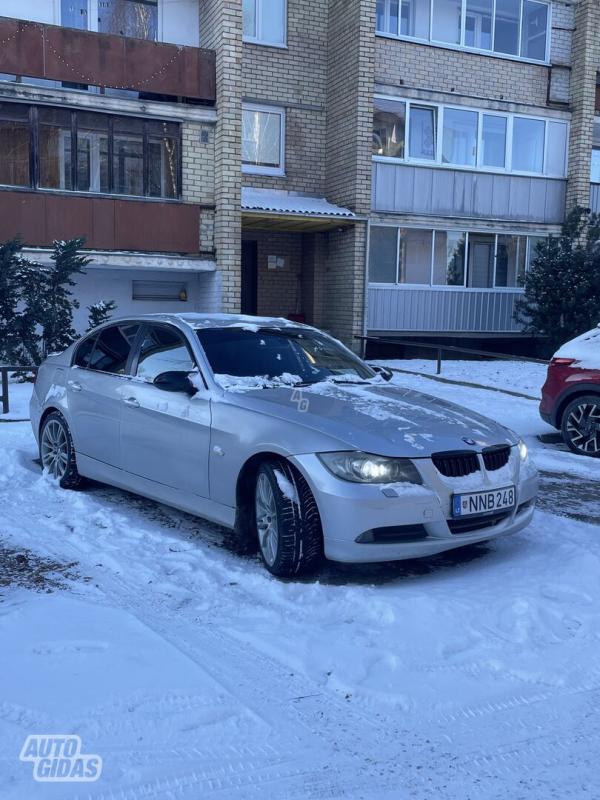 Pelēks BMW 325 2005 Kauņa, ar dzinēja tilpumu 2.50 L un nobraukumu 400 tūkst. km par 2500 €, foto 2 vietnē AUTOMOTO.COM.LV