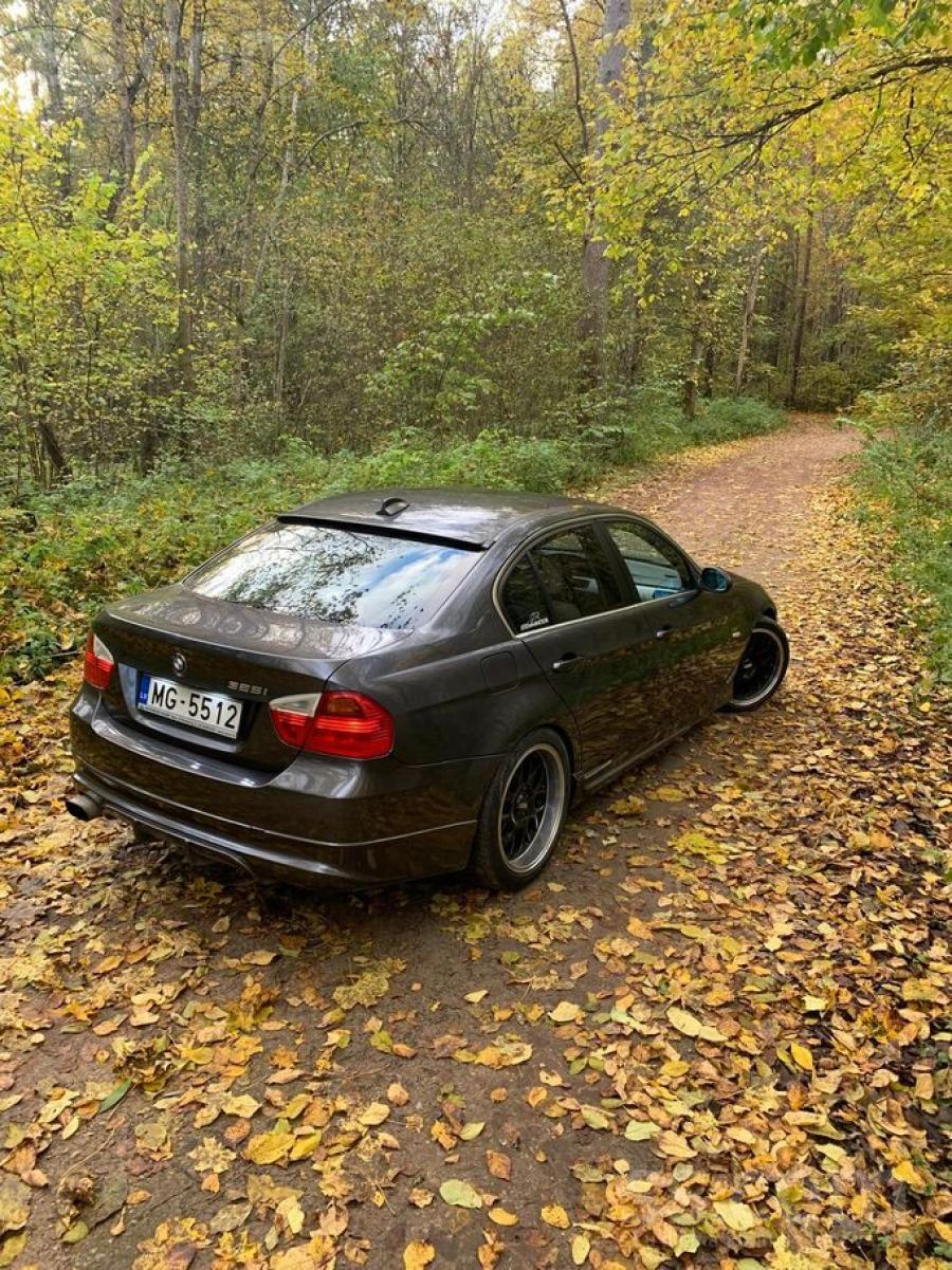 Pelēks BMW 325 2005 Rīga, ar dzinēja tilpumu 2.50 L un nobraukumu 271 tūkst. km par 6500 €, foto 29 vietnē AUTOMOTO.COM.LV