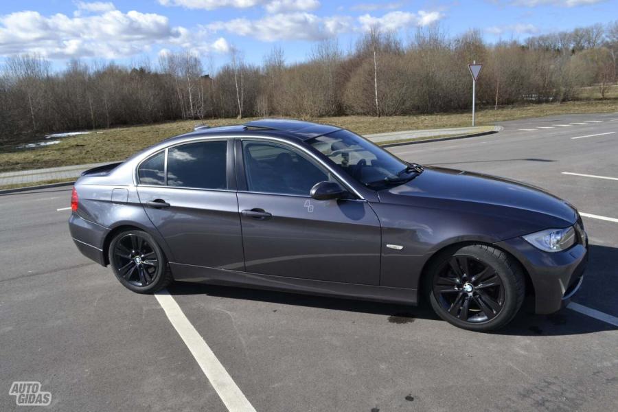 Grey BMW 325 2005 in Gargzdai, with an engine capacity of 2.50 L and mileage of 316 thousand km for 5000 €, photo 5 on AUTOMOTO.COM.LV