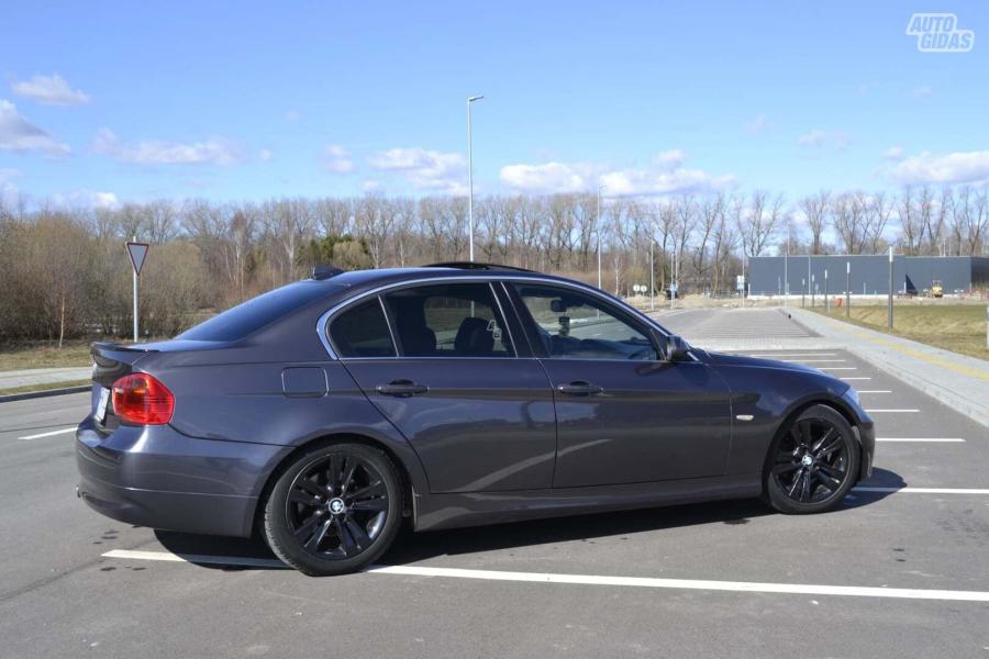 Grey BMW 325 2005 in Gargzdai, with an engine capacity of 2.50 L and mileage of 316 thousand km for 5000 €, photo 9 on AUTOMOTO.COM.LV