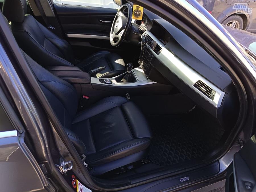 Grey BMW 325 2005 in Gargzdai, with an engine capacity of 2.50 L and mileage of 316 thousand km for 5000 €, photo 11 on AUTOMOTO.COM.LV