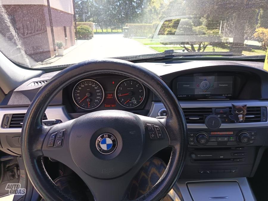 Grey BMW 325 2005 in Gargzdai, with an engine capacity of 2.50 L and mileage of 316 thousand km for 5000 €, photo 17 on AUTOMOTO.COM.LV