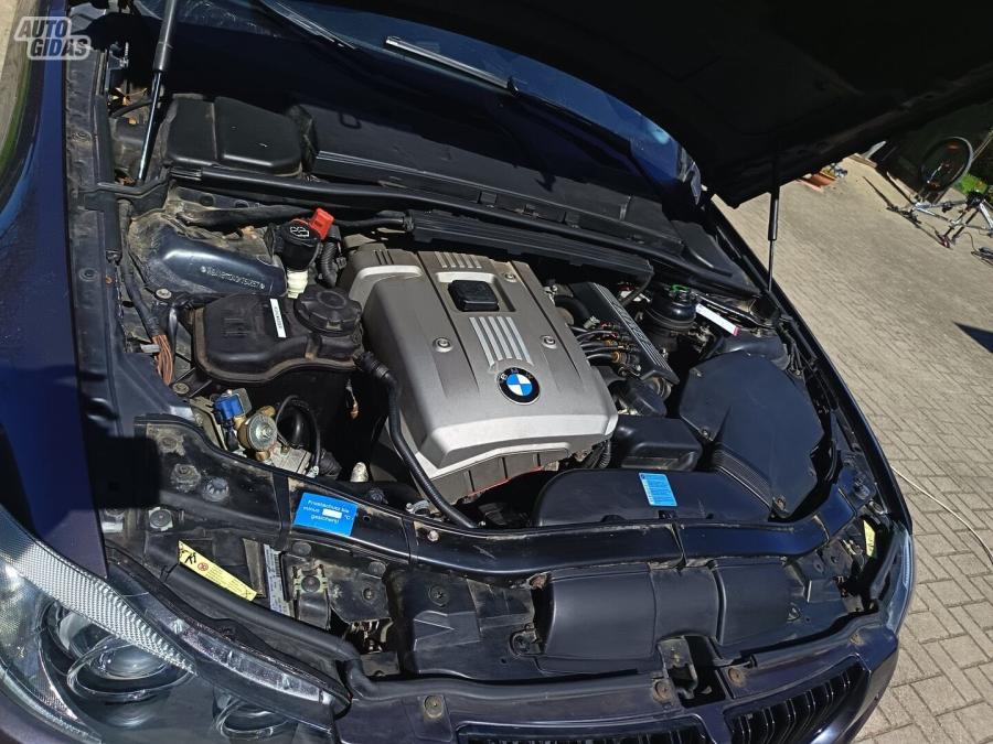 Grey BMW 325 2005 in Gargzdai, with an engine capacity of 2.50 L and mileage of 316 thousand km for 5000 €, photo 26 on AUTOMOTO.COM.LV