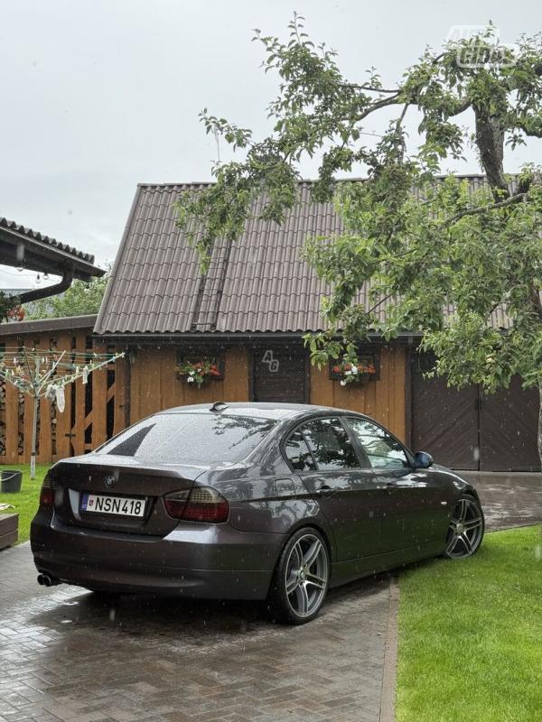 Grey BMW 325 2005 in Birzai, with an engine capacity of 2.50 L and mileage of 390 thousand km for 4500 €, photo 2 on AUTOMOTO.COM.LV