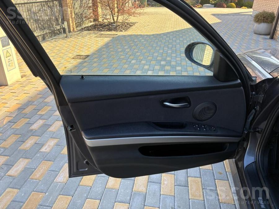 Pelēks BMW 325 2005 Rīga, ar dzinēja tilpumu 2.50 L un nobraukumu 0 tūkst. km par 4500 €, foto 12 vietnē AUTOMOTO.COM.LV
