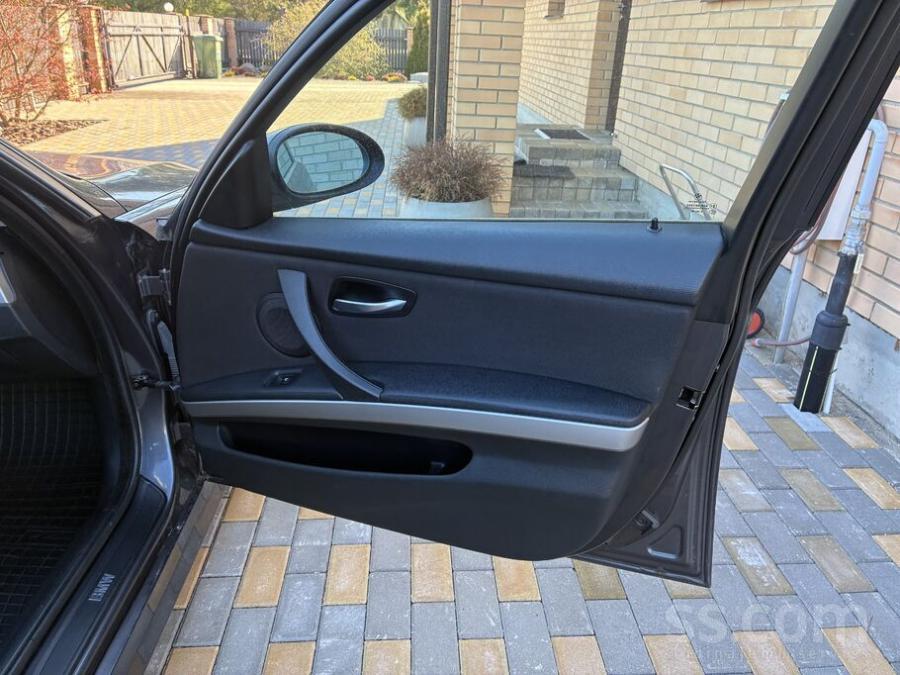 Pelēks BMW 325 2005 Rīga, ar dzinēja tilpumu 2.50 L un nobraukumu 0 tūkst. km par 4500 €, foto 18 vietnē AUTOMOTO.COM.LV