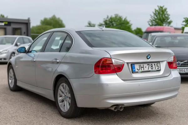 Grey BMW 325 2005 in Liepaja, with an engine capacity of 2.50 L and mileage of 245 thousand km for 4800 €, photo 2 on AUTOMOTO.COM.LV