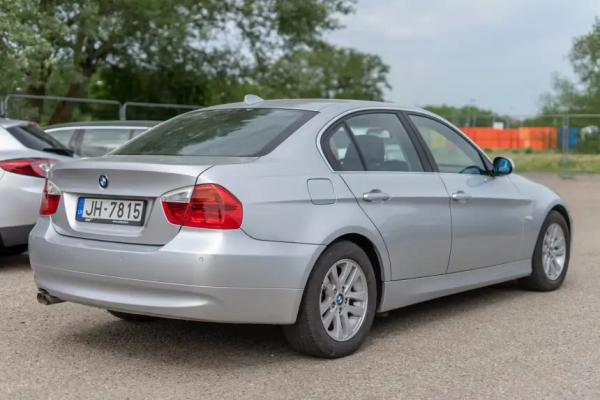 Grey BMW 325 2005 in Liepaja, with an engine capacity of 2.50 L and mileage of 245 thousand km for 4800 €, photo 4 on AUTOMOTO.COM.LV