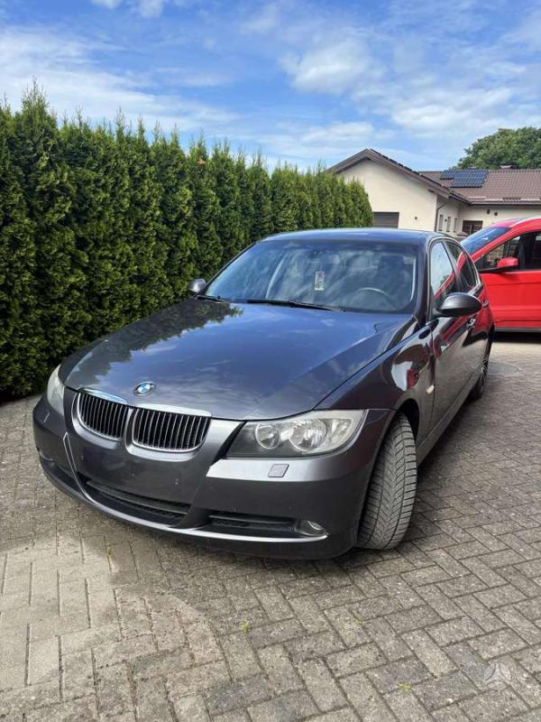 Grey BMW 325 2005 in Silute, with an engine capacity of 2.50 L and mileage of 313 thousand km for 1800 €, photo 1 on AUTOMOTO.COM.LV