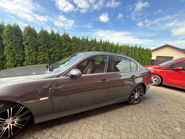 Grey BMW 325 2005 in Silute, with an engine capacity of 2.50 L and mileage of 313 thousand km for 1800 €, photo 3 on AUTOMOTO.COM.LV