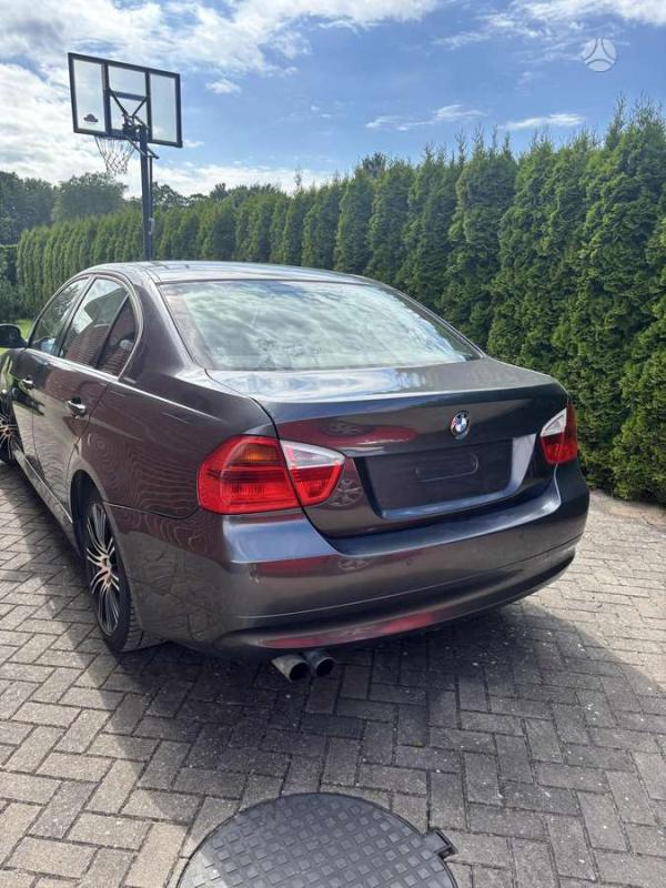 Grey BMW 325 2005 in Silute, with an engine capacity of 2.50 L and mileage of 313 thousand km for 1800 €, photo 4 on AUTOMOTO.COM.LV