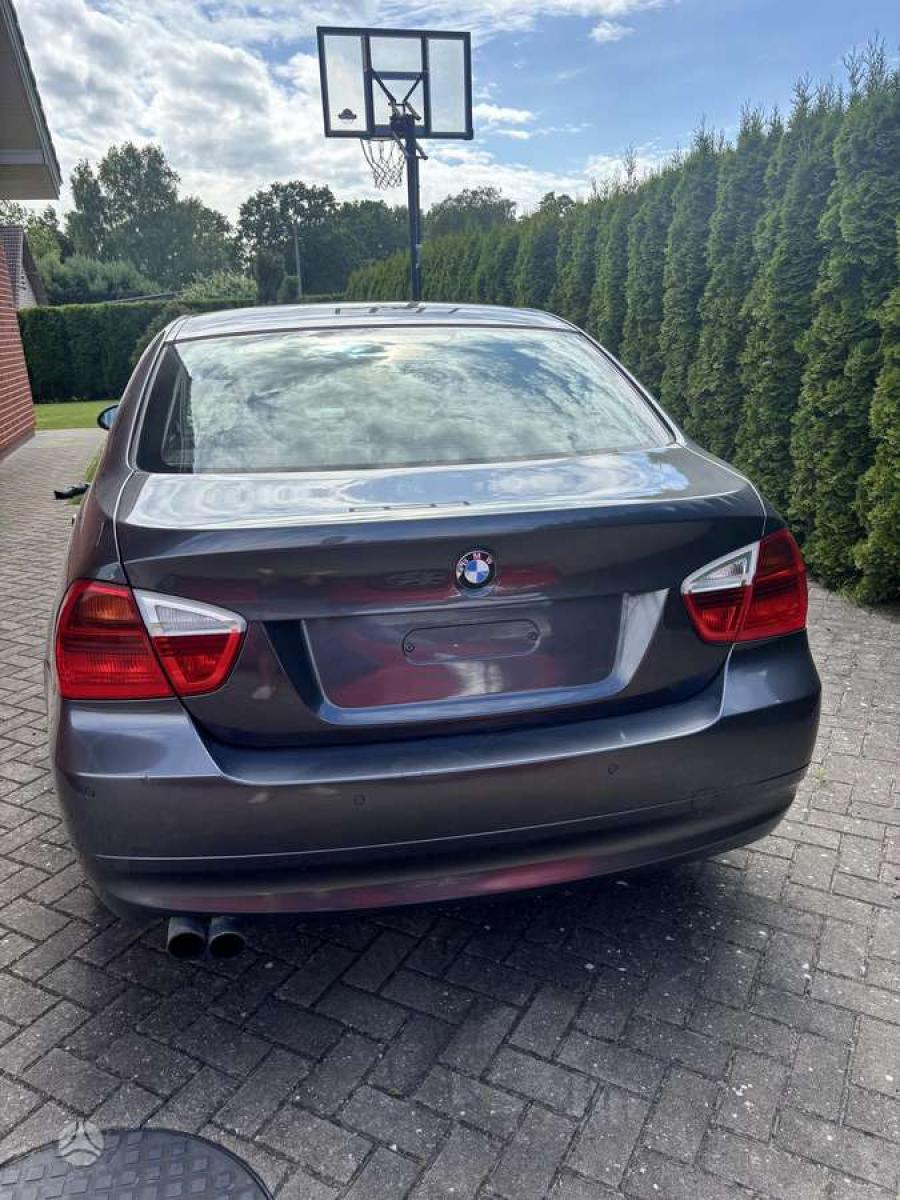 Grey BMW 325 2005 in Silute, with an engine capacity of 2.50 L and mileage of 313 thousand km for 1800 €, photo 6 on AUTOMOTO.COM.LV