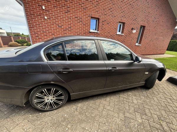 Grey BMW 325 2005 in Silute, with an engine capacity of 2.50 L and mileage of 313 thousand km for 1800 €, photo 6 on AUTOMOTO.COM.LV