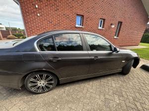Grey BMW 325 2005 in Silute, with an engine capacity of 2.50 L and mileage of 313 thousand km for 1800 €, photo 7 on AUTOMOTO.COM.LV