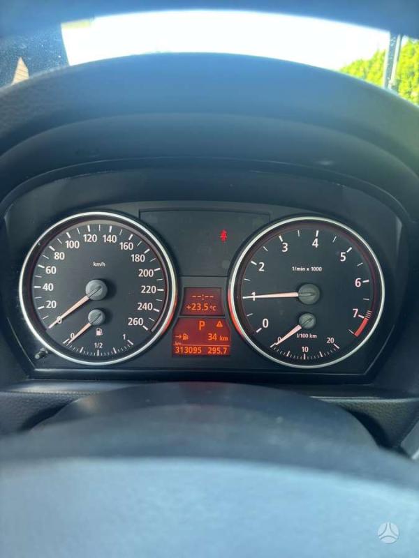 Grey BMW 325 2005 in Silute, with an engine capacity of 2.50 L and mileage of 313 thousand km for 1800 €, photo 9 on AUTOMOTO.COM.LV