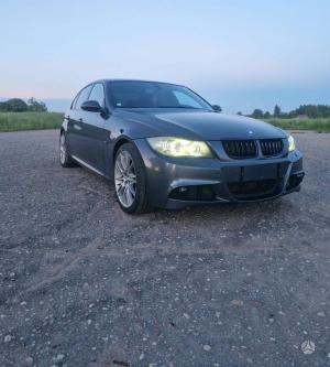 Grey BMW 325 2005 in Mazeikiai, with an engine capacity of 2.50 L and mileage of 225 thousand km for 4800 €, photo 3 on AUTOMOTO.COM.LV