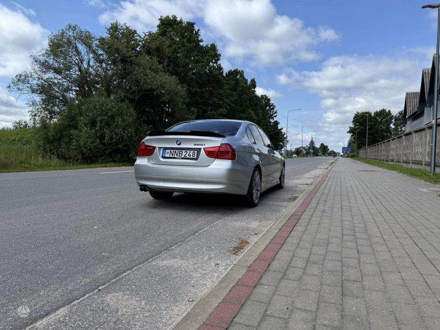 Pelēks BMW 325 2005 Kauņa, ar dzinēja tilpumu 2.50 L un nobraukumu 431 tūkst. km par 2500 €, foto 1 vietnē AUTOMOTO.COM.LV