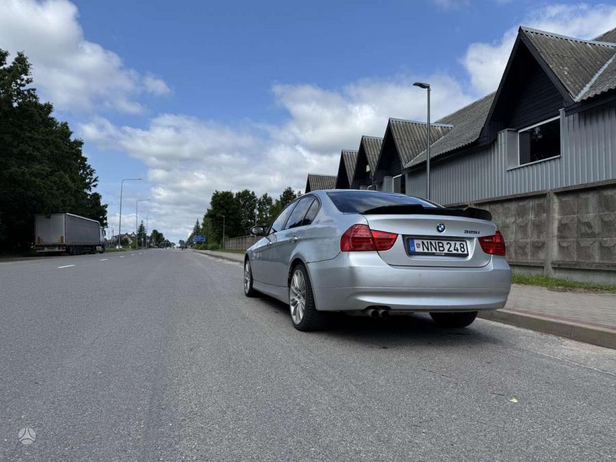 Pelēks BMW 325 2005 Kauņa, ar dzinēja tilpumu 2.50 L un nobraukumu 431 tūkst. km par 2500 €, foto 3 vietnē AUTOMOTO.COM.LV