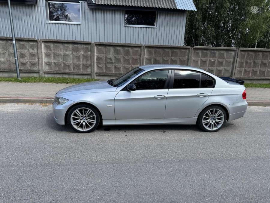 Pelēks BMW 325 2005 Kauņa, ar dzinēja tilpumu 2.50 L un nobraukumu 431 tūkst. km par 2500 €, foto 9 vietnē AUTOMOTO.COM.LV