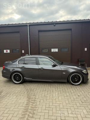 Grey BMW 325 2005 in Riga, with an engine capacity of 2.50 L and mileage of 281 thousand km for 5700 €, photo 4 on AUTOMOTO.COM.LV