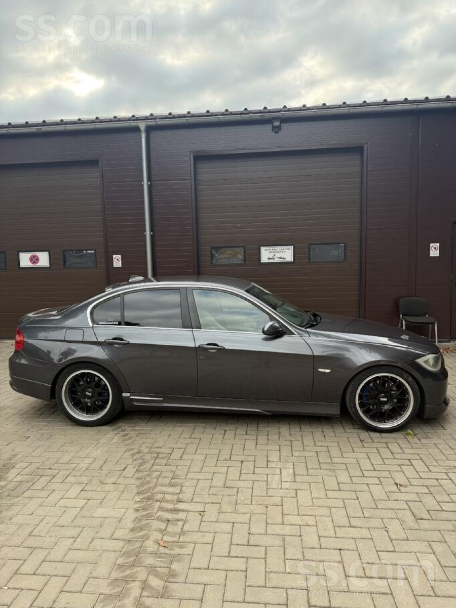 Grey BMW 325 2005 in Riga, with an engine capacity of 2.50 L and mileage of 281 thousand km for 5700 €, photo 4 on AUTOMOTO.COM.LV