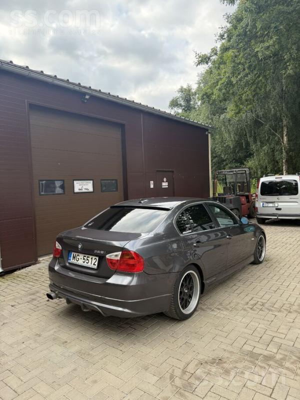 Grey BMW 325 2005 in Riga, with an engine capacity of 2.50 L and mileage of 281 thousand km for 5700 €, photo 4 on AUTOMOTO.COM.LV