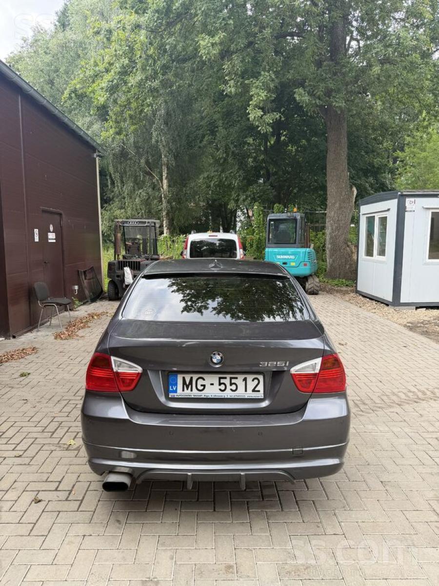 Grey BMW 325 2005 in Riga, with an engine capacity of 2.50 L and mileage of 281 thousand km for 5700 €, photo 6 on AUTOMOTO.COM.LV
