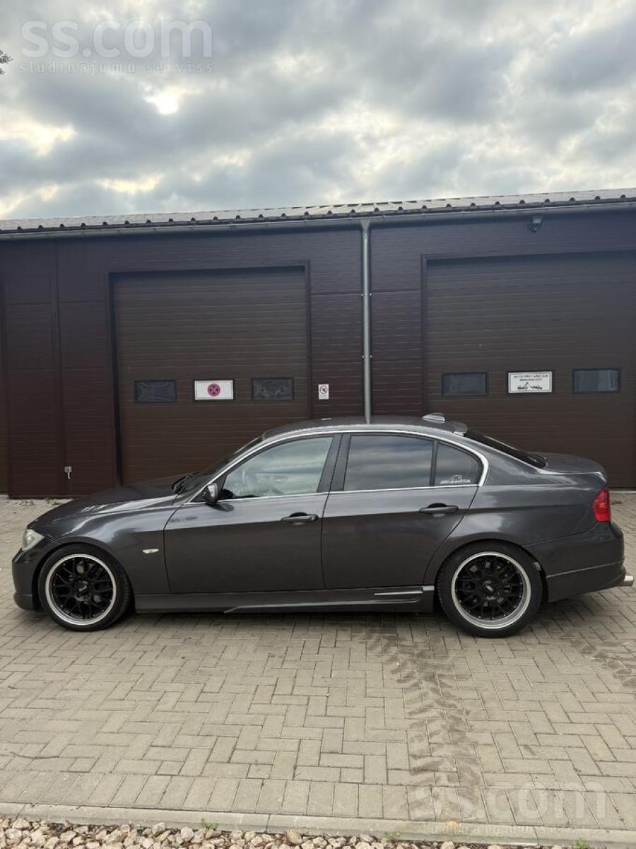Grey BMW 325 2005 in Riga, with an engine capacity of 2.50 L and mileage of 281 thousand km for 5700 €, photo 8 on AUTOMOTO.COM.LV