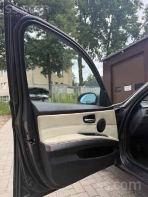 Grey BMW 325 2005 in Riga, with an engine capacity of 2.50 L and mileage of 281 thousand km for 5700 €, photo 10 on AUTOMOTO.COM.LV