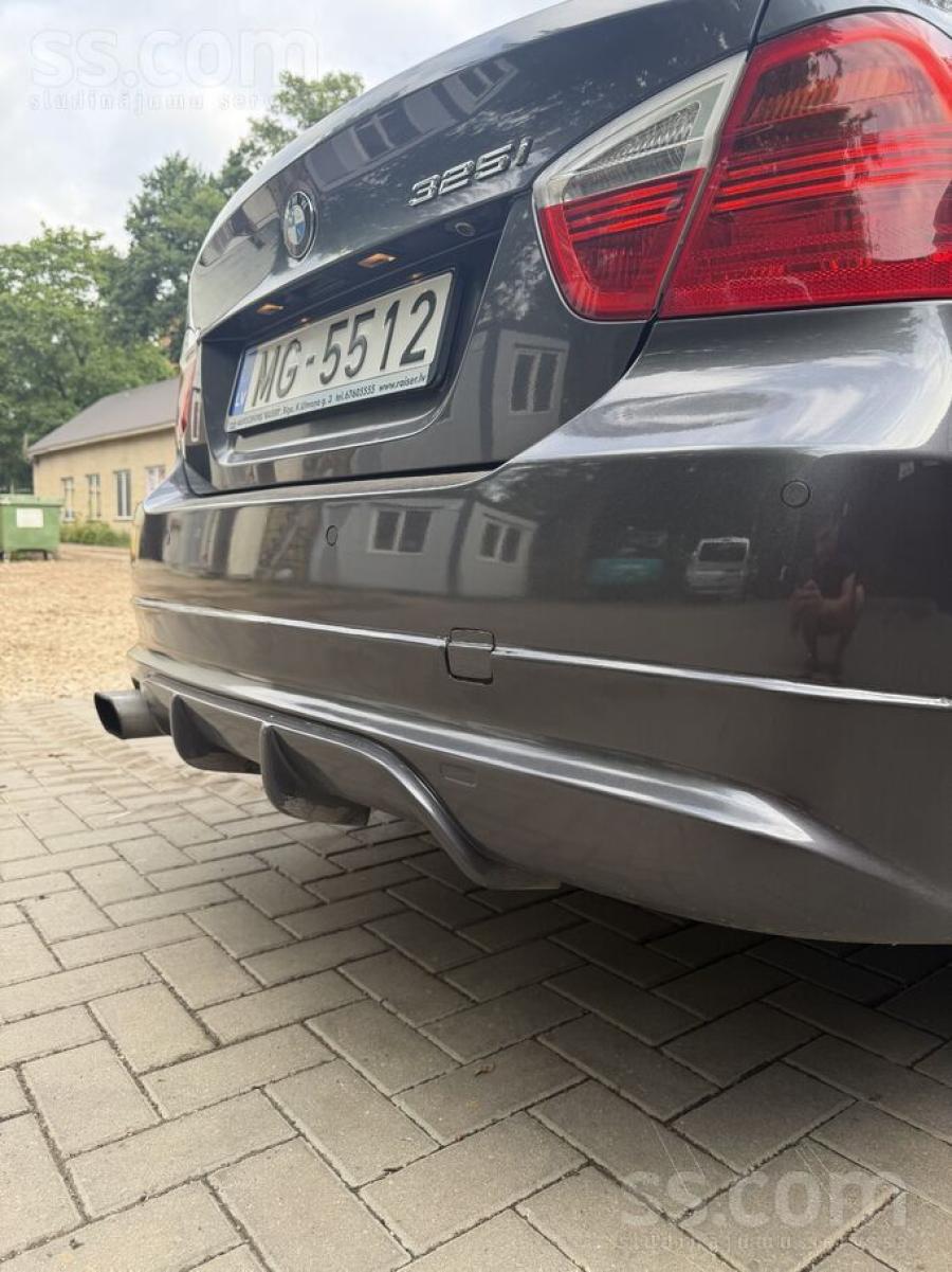 Grey BMW 325 2005 in Riga, with an engine capacity of 2.50 L and mileage of 281 thousand km for 5700 €, photo 24 on AUTOMOTO.COM.LV
