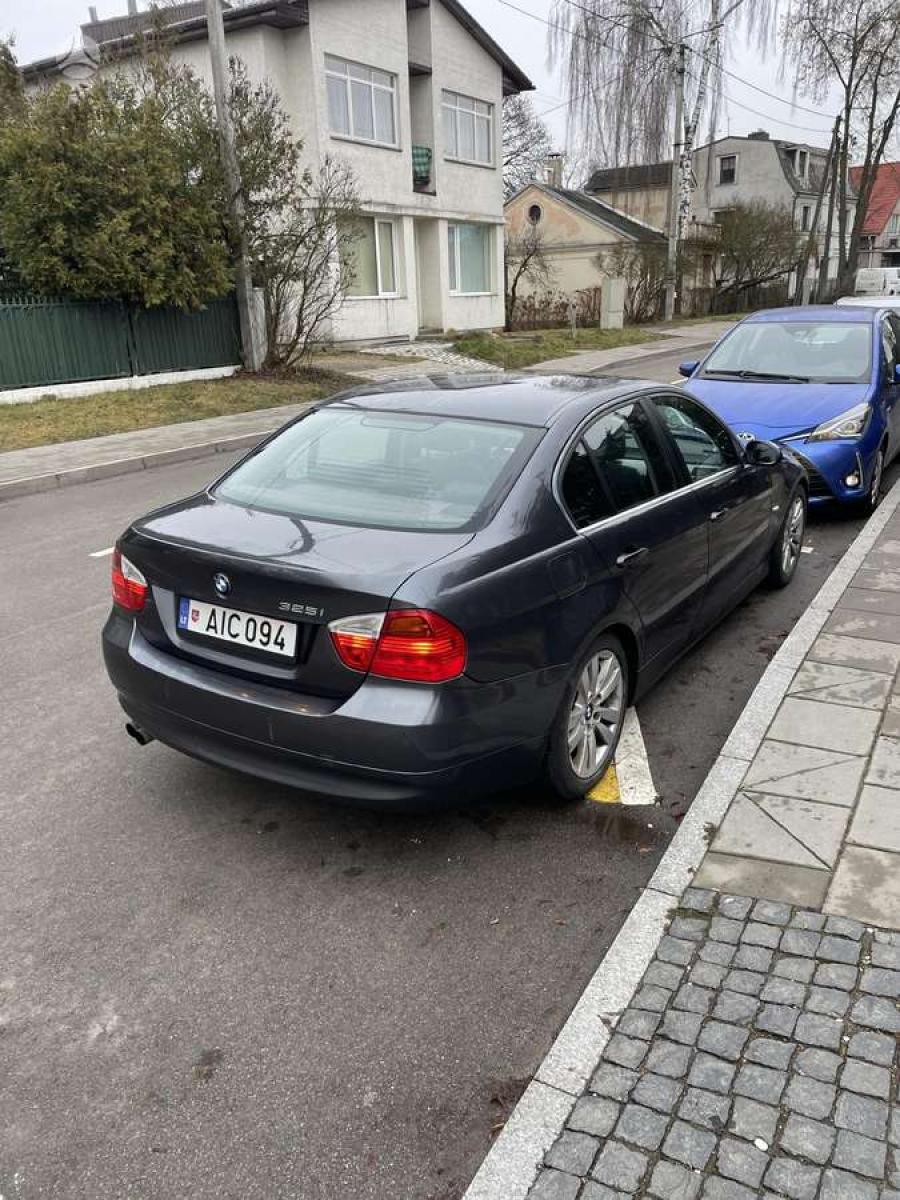Grey BMW 325 2006 in Vilnius, with an engine capacity of 2.50 L and mileage of 248 thousand km for 3700 €, photo 2 on AUTOMOTO.COM.LV