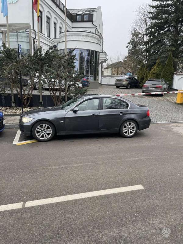 Grey BMW 325 2006 in Vilnius, with an engine capacity of 2.50 L and mileage of 248 thousand km for 3700 €, photo 4 on AUTOMOTO.COM.LV