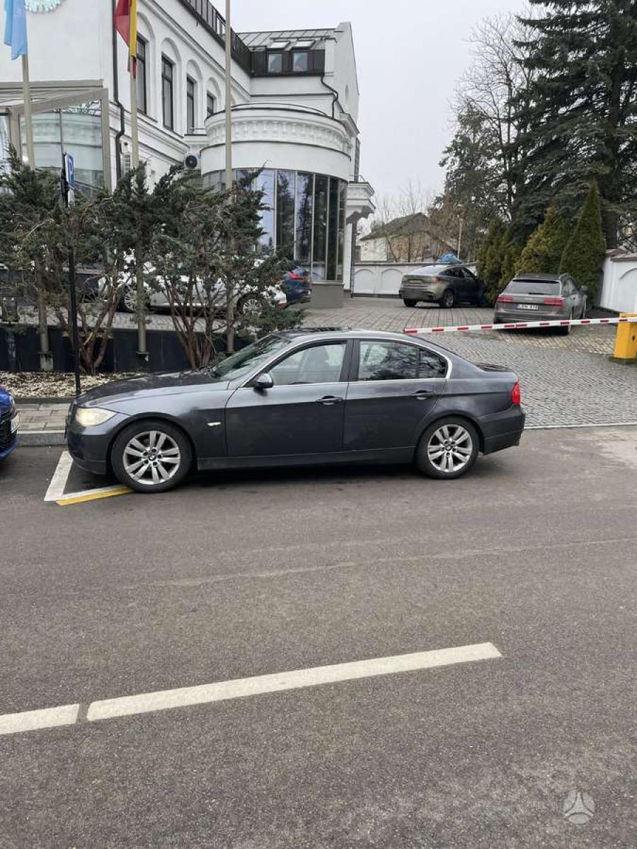 Grey BMW 325 2006 in Vilnius, with an engine capacity of 2.50 L and mileage of 248 thousand km for 3700 €, photo 4 on AUTOMOTO.COM.LV