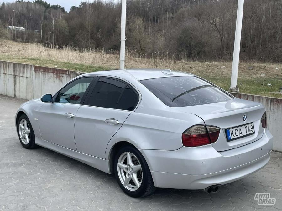 Grey BMW 325 2006 in Vilnius, with an engine capacity of 2.50 L and mileage of 260 thousand km for 3000 €, photo 5 on AUTOMOTO.COM.LV