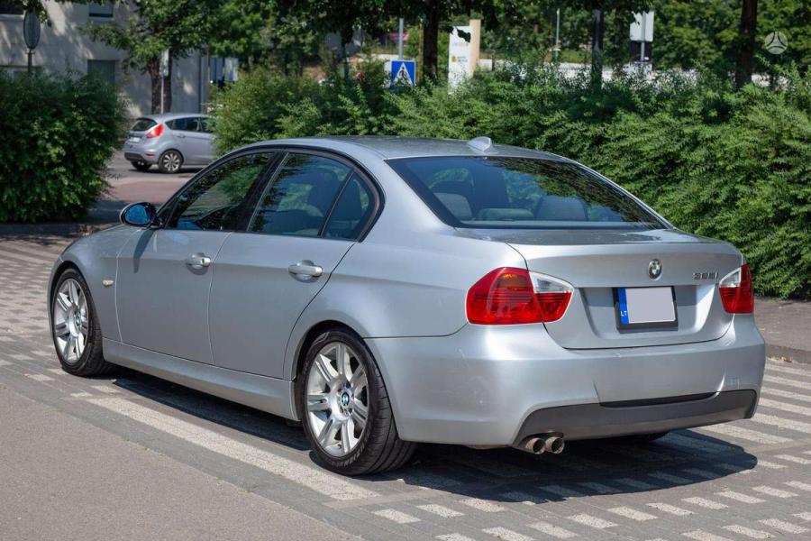 Grey BMW 325 2006 in Vilnius, with an engine capacity of 2.50 L and mileage of 136 thousand km for 4950 €, photo 4 on AUTOMOTO.COM.LV